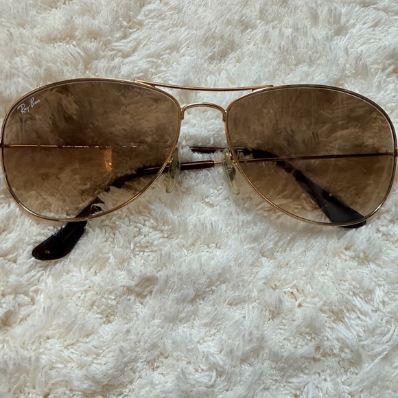 Ray-Ban | Accessories | Rayban Classic Gold Aviators | Poshmark